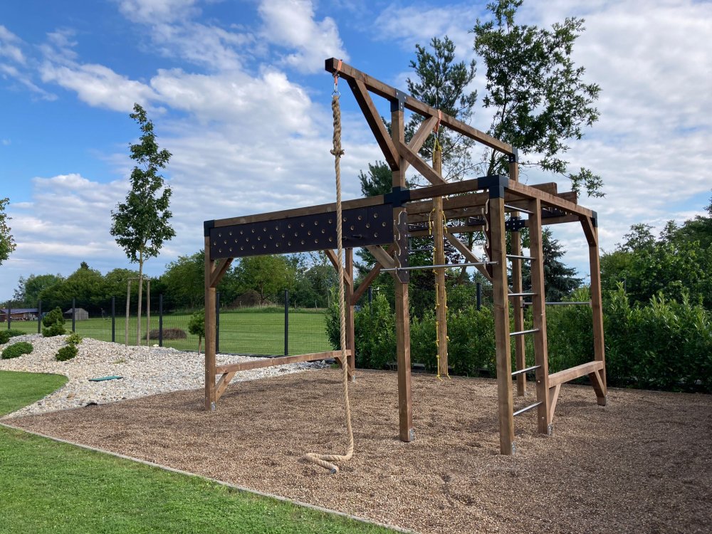 OCR Workout hřiště s rybími schůdky a dlouhým pegboardem | Obstaculus.cz